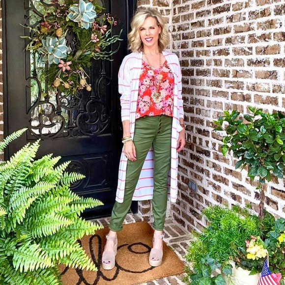 CAbi | Pants & Jumpsuits | Cabi 5872 Button Fly Cargo Pants Spring 22 ...